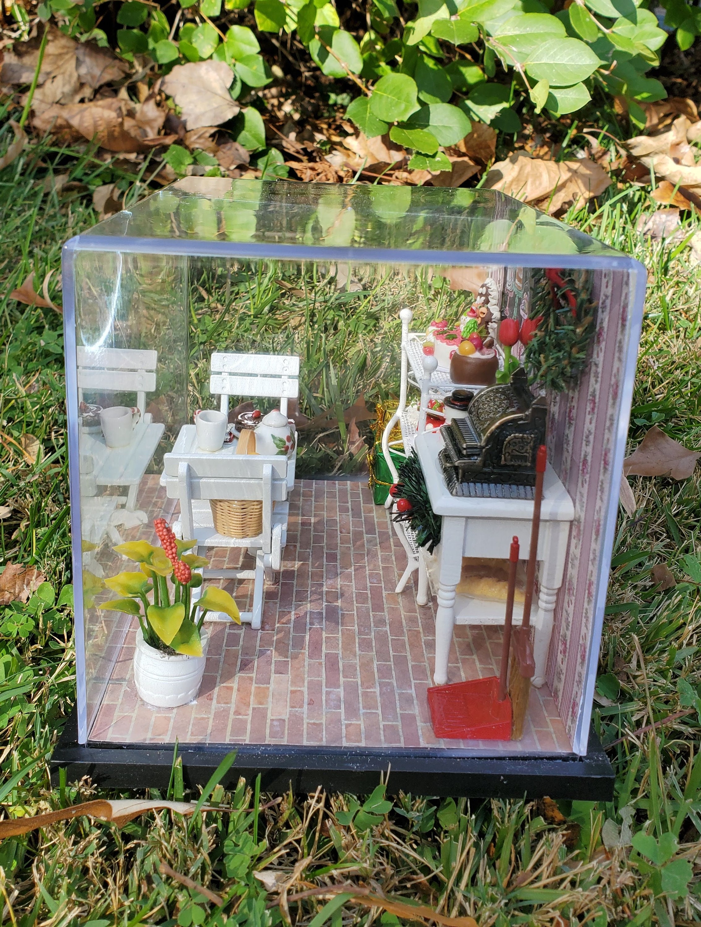 Christmas Under Plexiglass! This 1:12 Scale Dollhouse Shelf Insert ...