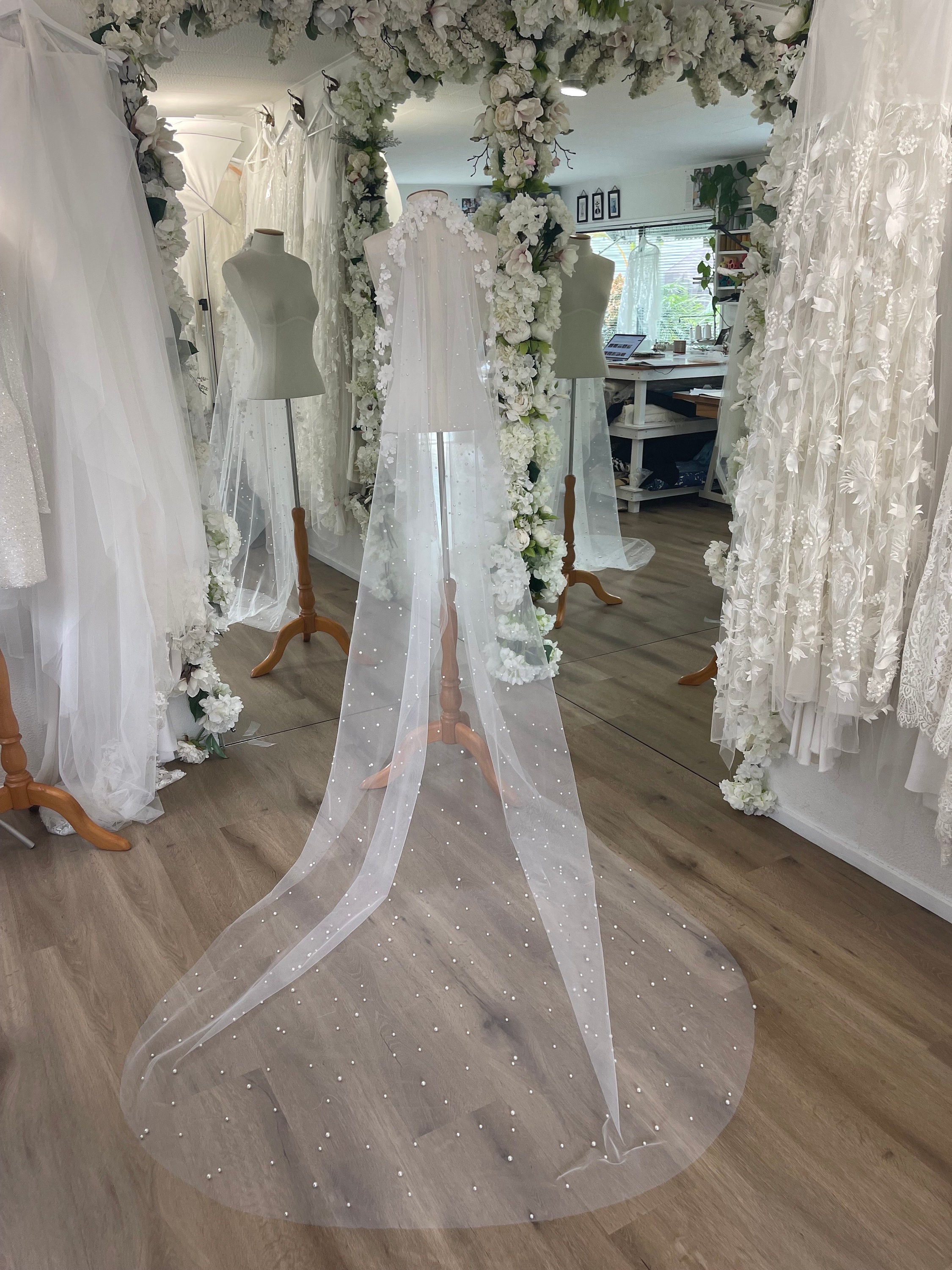 Pearl Wedding Veil 3D Lace Bridal Veil Pearl Flower Statement Veil ...
