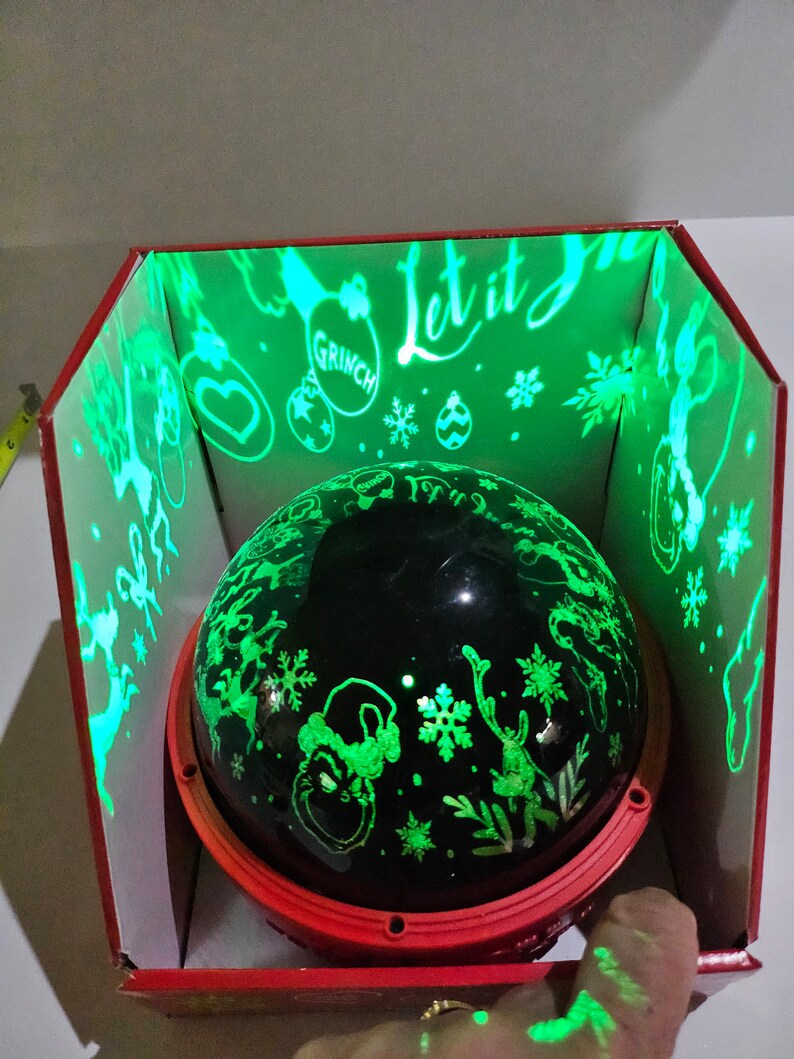 Dr Seuss, the Grinch LED Shadow Lights Christmas Night Light Reflector ...