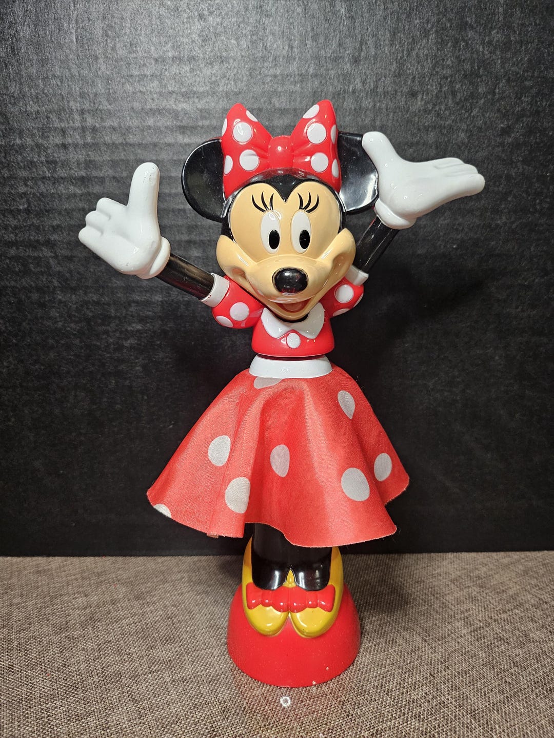 Walt Disney Minnie Mouse With Spinning Light up Twirling Skirt Wand Toy ...