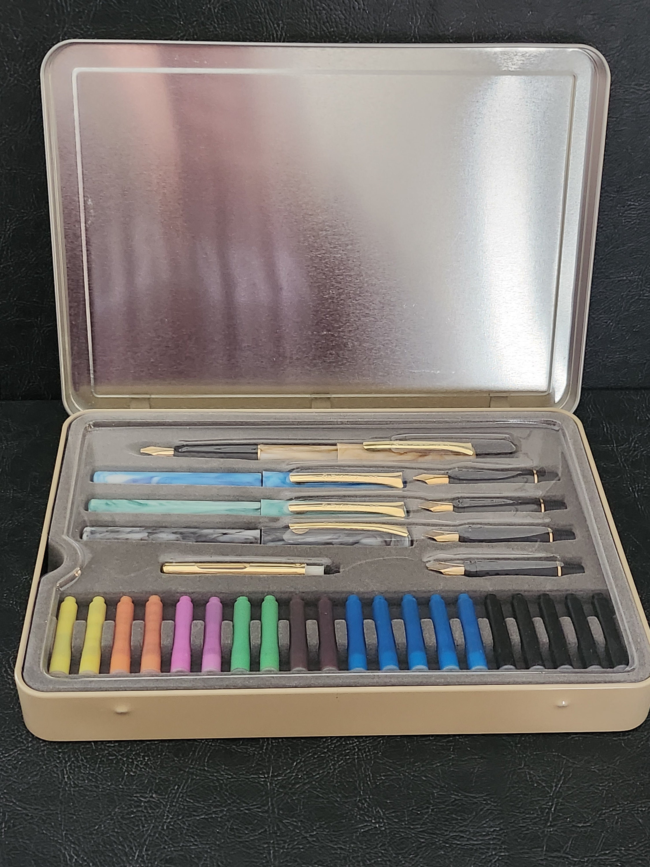 New Staedtler 33 Piece Calligraphy Set With Interchangeable Points 5 Nibs/ 5 Plumes ...