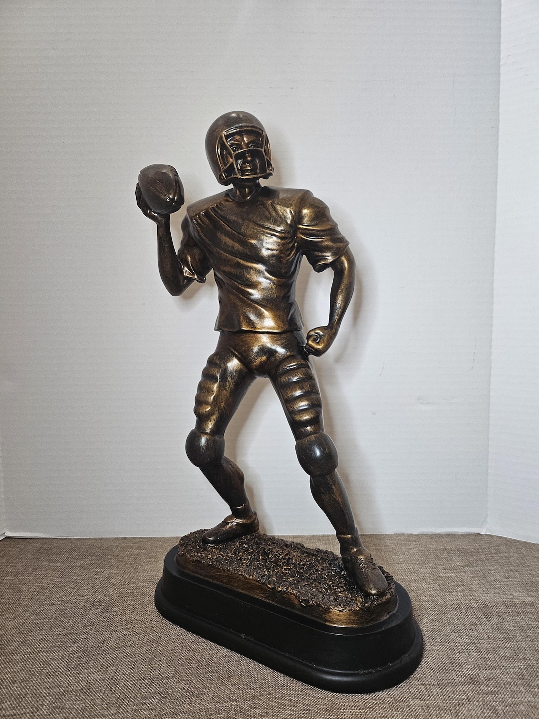 Pro Football Player Quarterback Statue Polystone 17" - Etsy