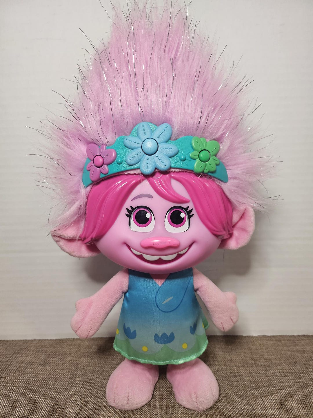 2020 Dreamworks Troll World Tour Color Poppin Poppy Music Sound and ...