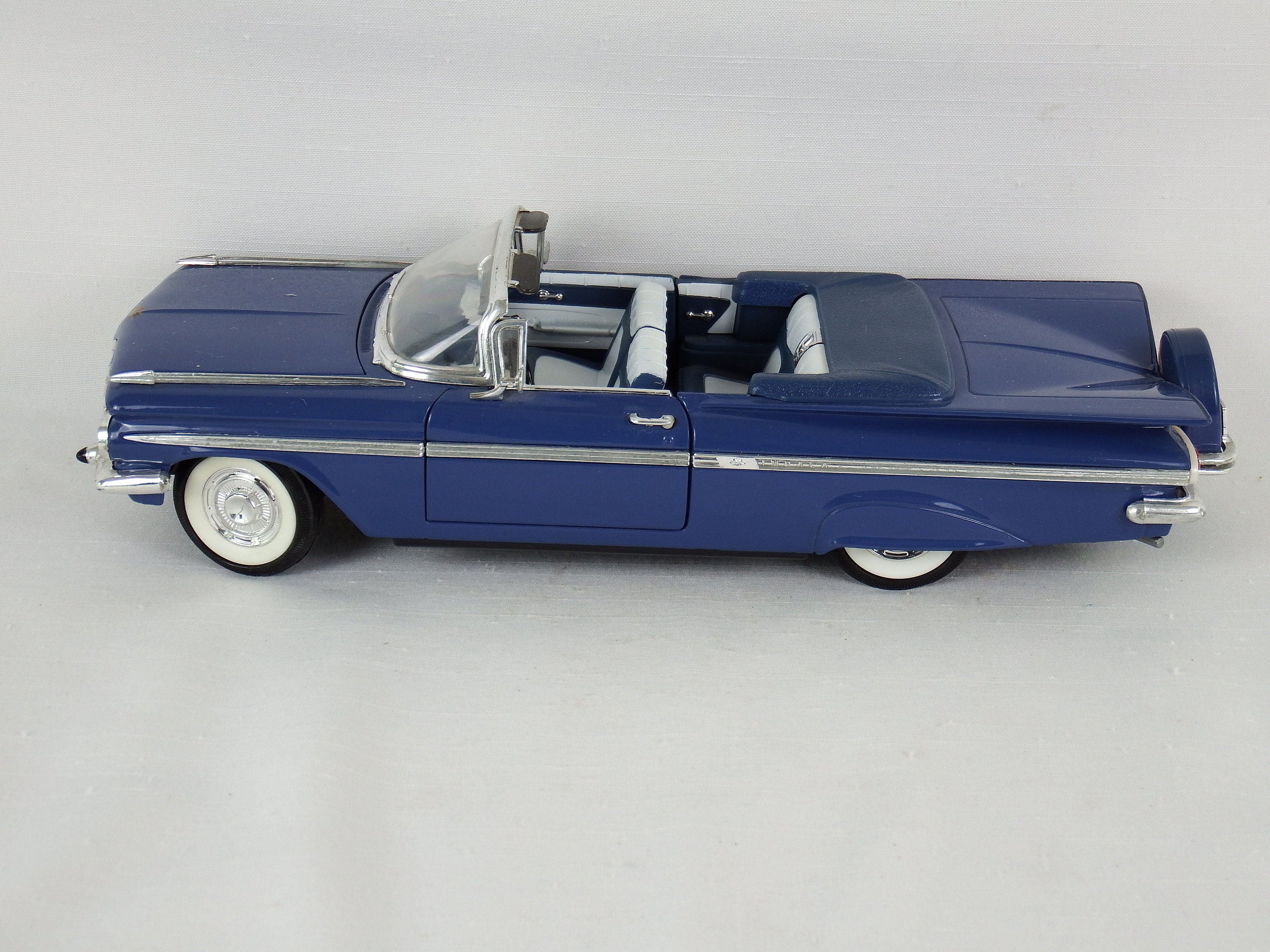 1959 Chevrolet Belair Convertible With the Continental Kit Die-cast Car ...