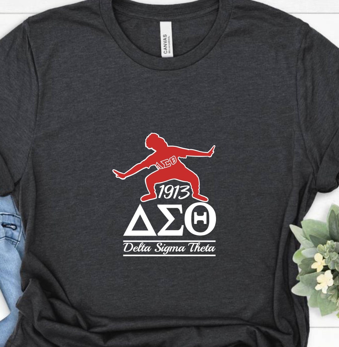 Delta Sigma Theta Women Pose With White Delta Sigma Theta T-shirt ...