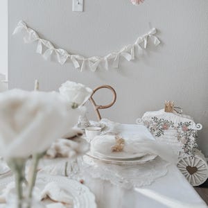 Regal Carriage Princess Piñata – Luxuriously Handcrafted for Fairy Tale ...