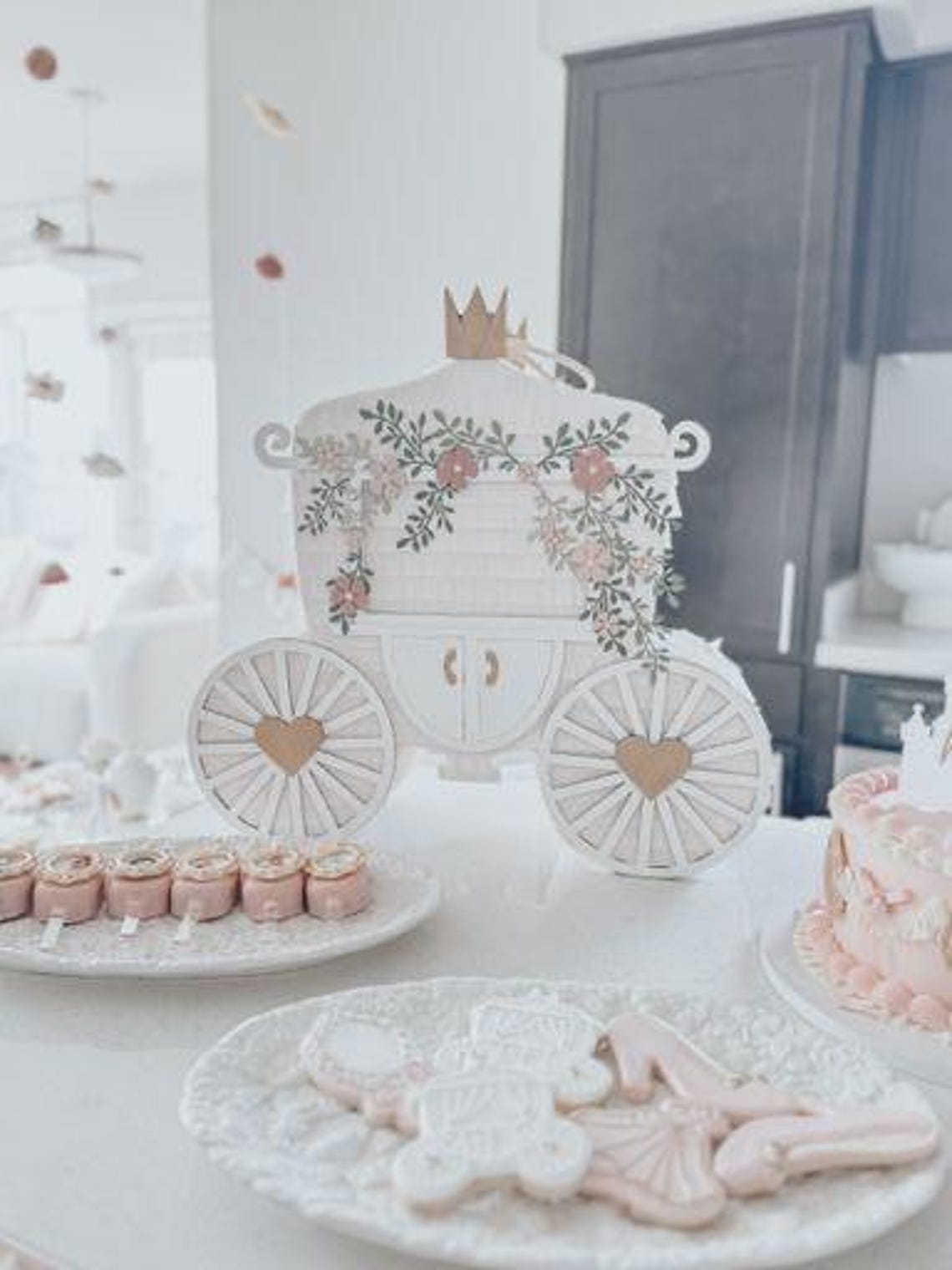 Regal Carriage Princess Piñata – Luxuriously Handcrafted for Fairy Tale ...