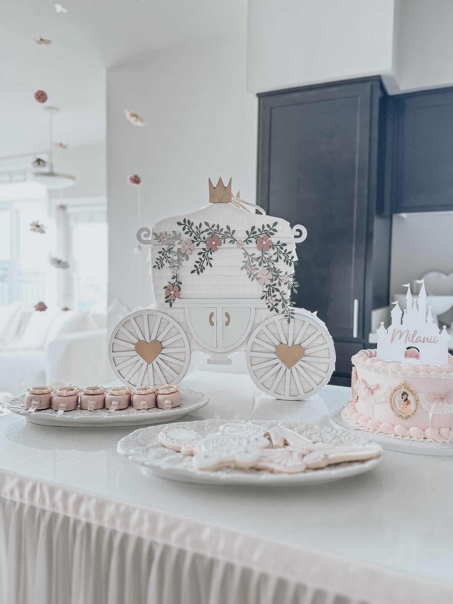 Regal Carriage Princess Piñata – Luxuriously Handcrafted for Fairy Tale ...