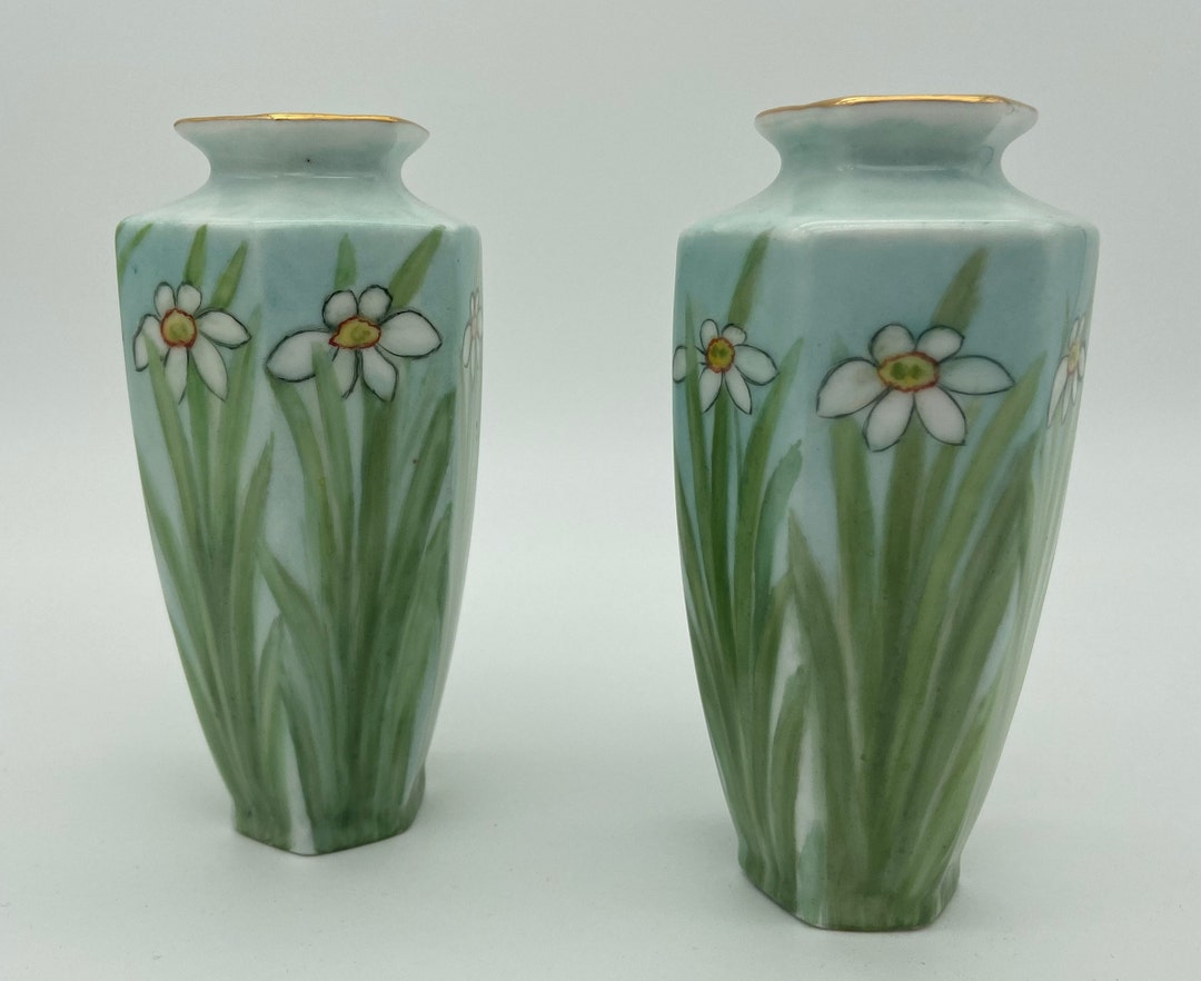 Hand-painted Porcelain Vintage Bud Vase Matching Set of 2 White Daisy Flowers Spring Summer Prov ...