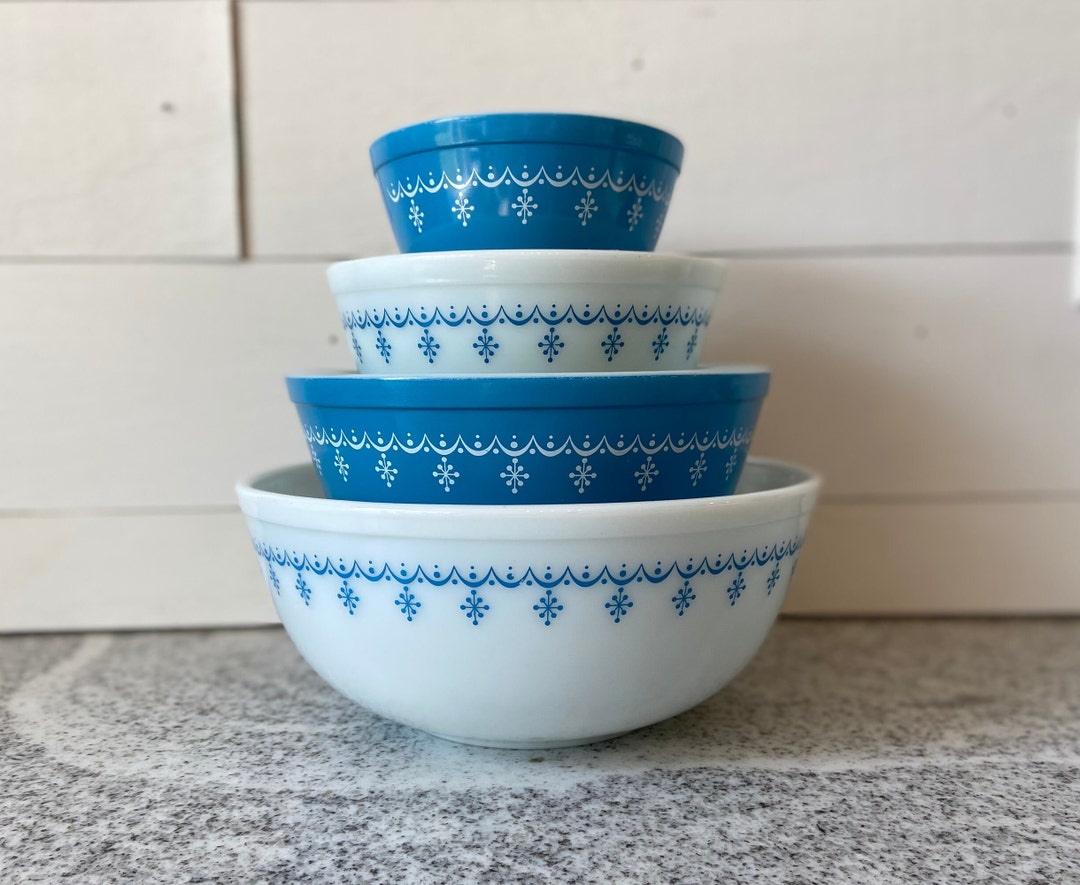 Snowflake Blue Garland Vintage Pyrex Complete Mixing Bowl Set 4 Winter ...