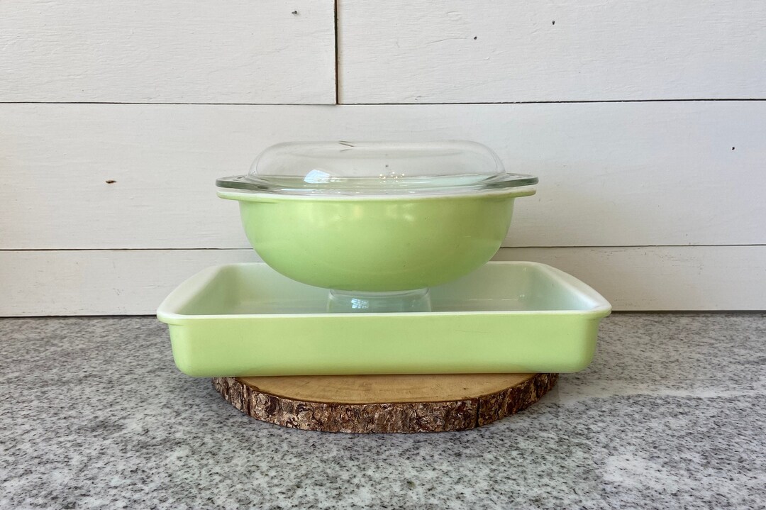 Vintage Pyrex Lime Green Covered Casserole Dish #024 & 2 Quart Cake Pan ...
