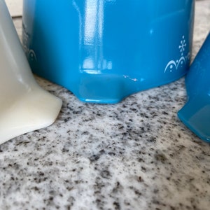 Snowflake Blue Garland Vintage Pyrex Round Casserole Set of 6 Pieces ...