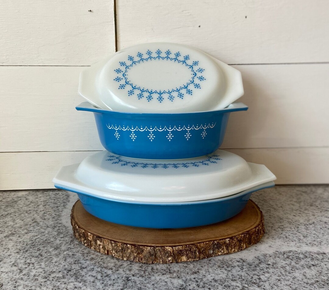 Snowflake Blue Garland Vintage Pyrex Oval Covered Casserole Dishes Set ...