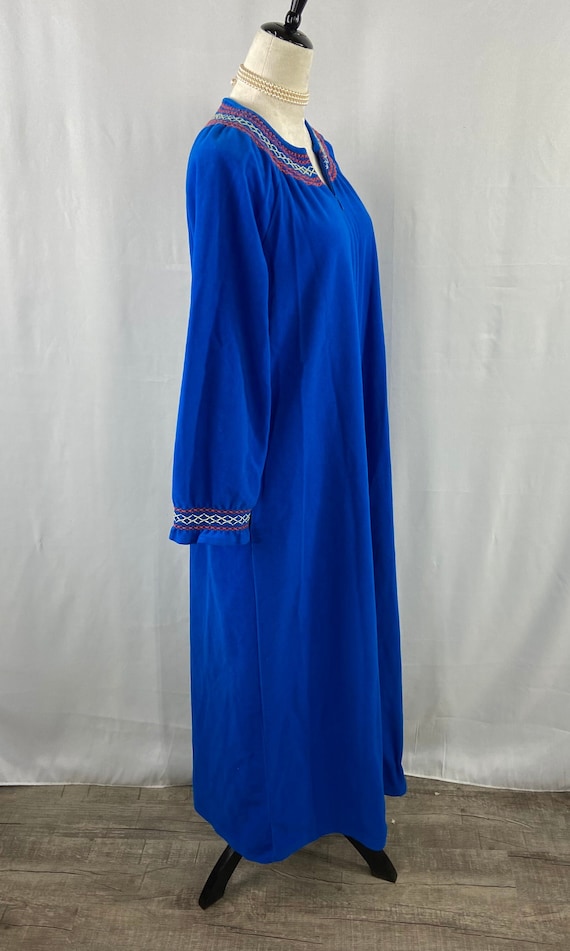 Vintage Vanity Fair Royal Blue Robe with Embroidered … - Gem