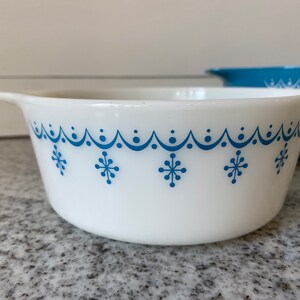 Snowflake Blue Garland Vintage Pyrex Round Casserole Set of 6 Pieces ...