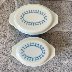 Snowflake Blue Garland Vintage Pyrex Oval Covered Casserole Dishes Set ...