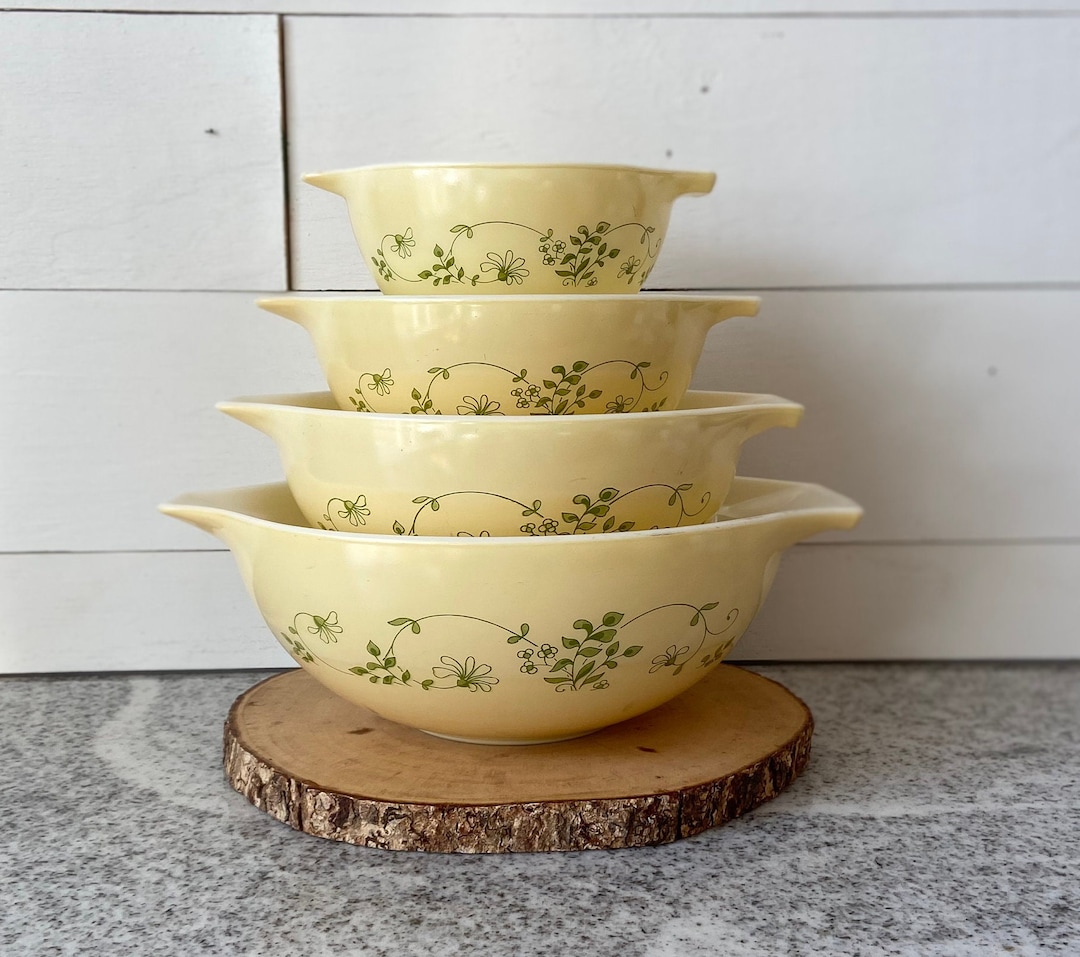 Shenandoah wintergreen Vintage Pyrex Cinderella Mixing Bowl Complete ...