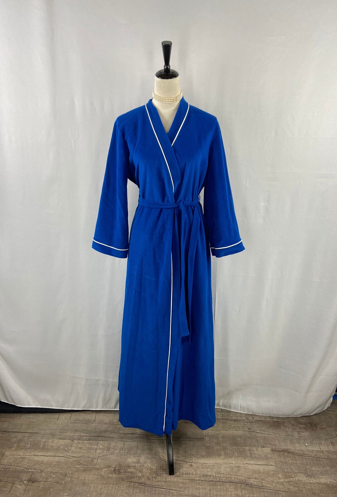 Vintage Vanity Fair Navy Blue Velour Robe White Piping Size M Made in ...