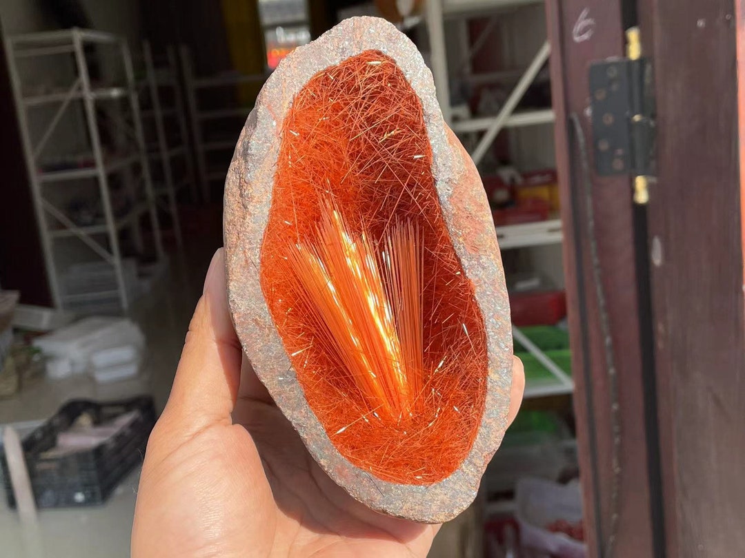 Natural Magnetite Specimen Quartz,goethite,orange Copper Ore,quartz ...