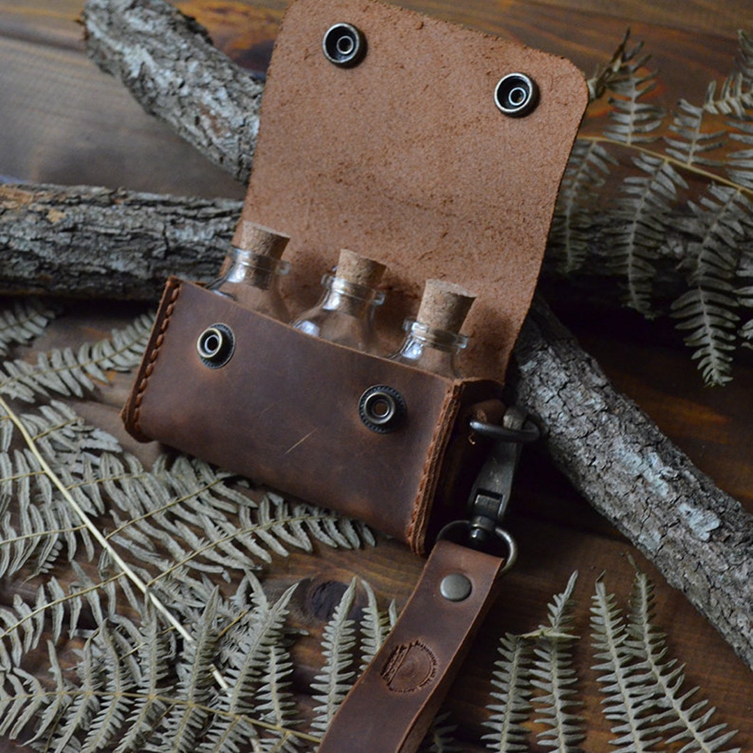 Personalized 3 Bottle Leather Bushcraft Spice Box, Camping Spice Kit ...