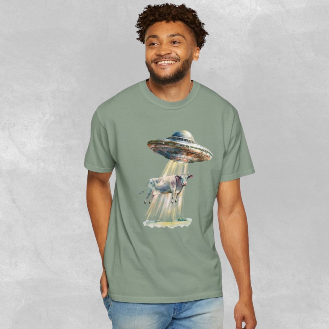UFO T-shirt, Flying Saucer Spaceship Tee, UFO Beaming up Cow Shirt ...