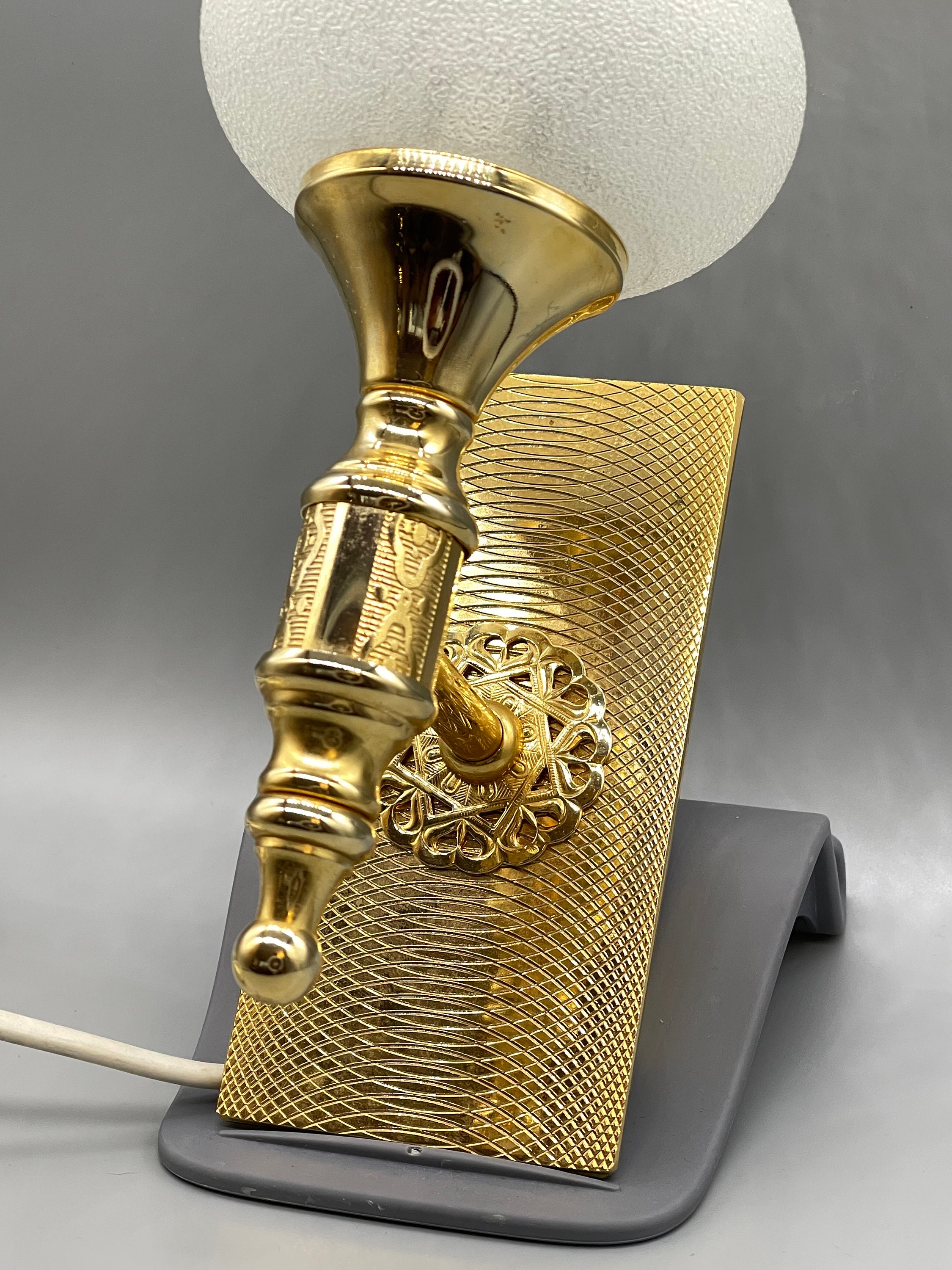 Vintage Frosted Glass Flower Shade Wall Lamp/sconce With Brass Base ...