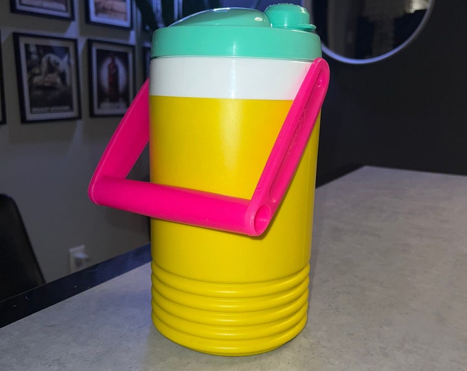 IGLOO Retro Throwback Flip Top 1/2 Gallon Cooler Water Jug, Pink Yellow ...