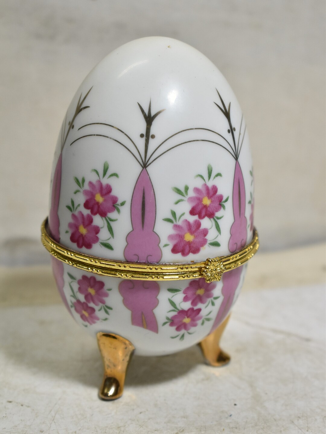 Vintage Big Egg Shape Beautiful Design Flowers Costume Jewel Box/case ...