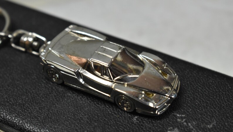 Shell V-power ENZO FERRARI 2002 Keychain-ferrari Design Keyring-lanyard ...