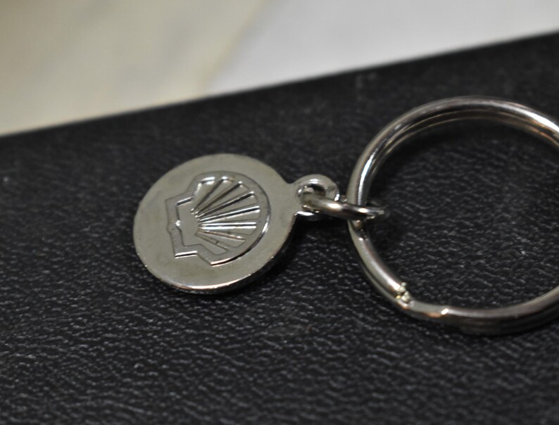 Shell V-power ENZO FERRARI 2002 Keychain-ferrari Design Keyring-lanyard ...