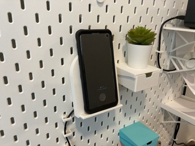 SKADIS Wireless Phone Charger | IKEA SKADIS Phone Holder/charger, 1/4 ...