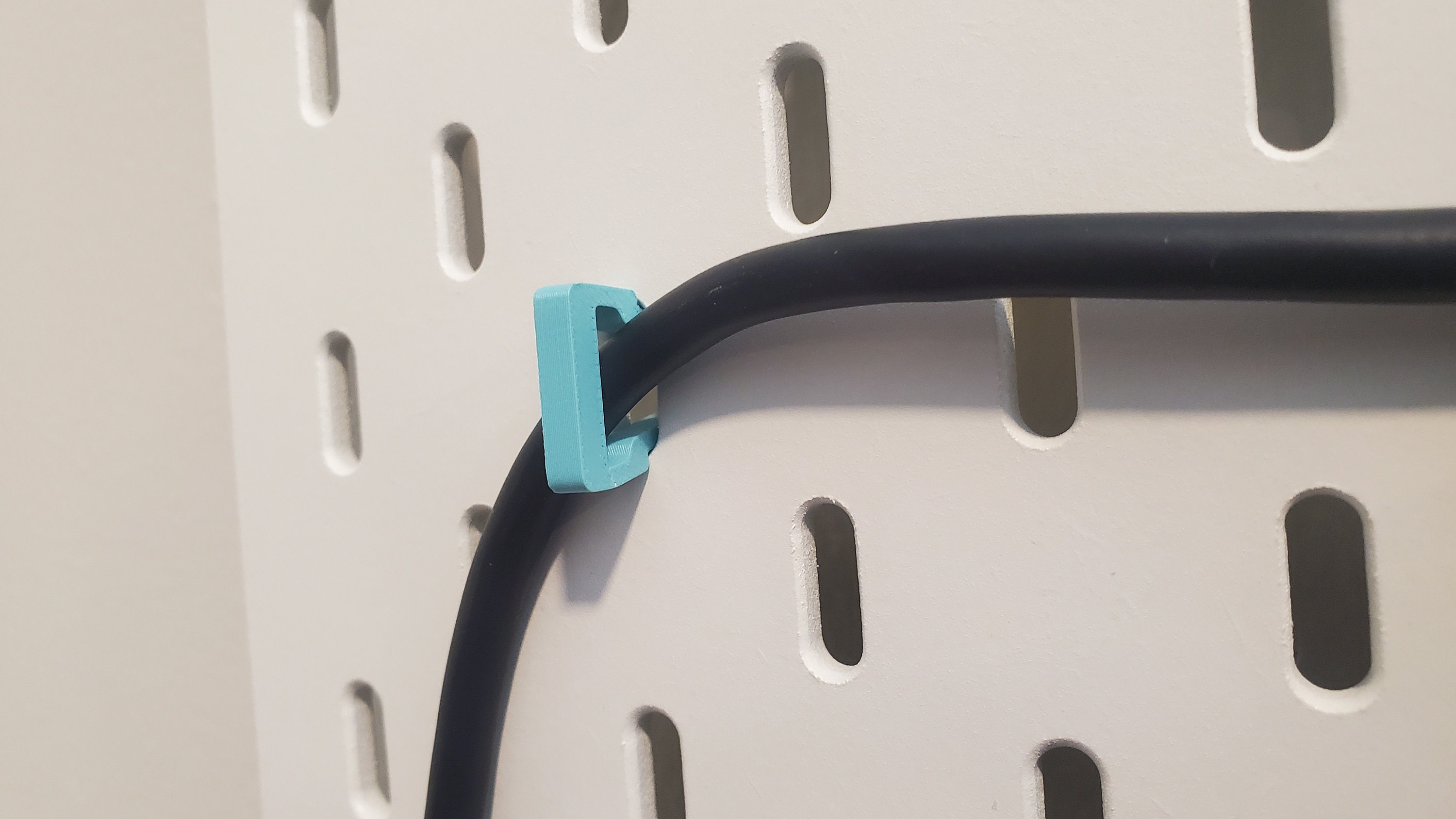 Wire Clip for SKADIS and 1/4" Pegboard, Holds Cables, Wires, Cords ...
