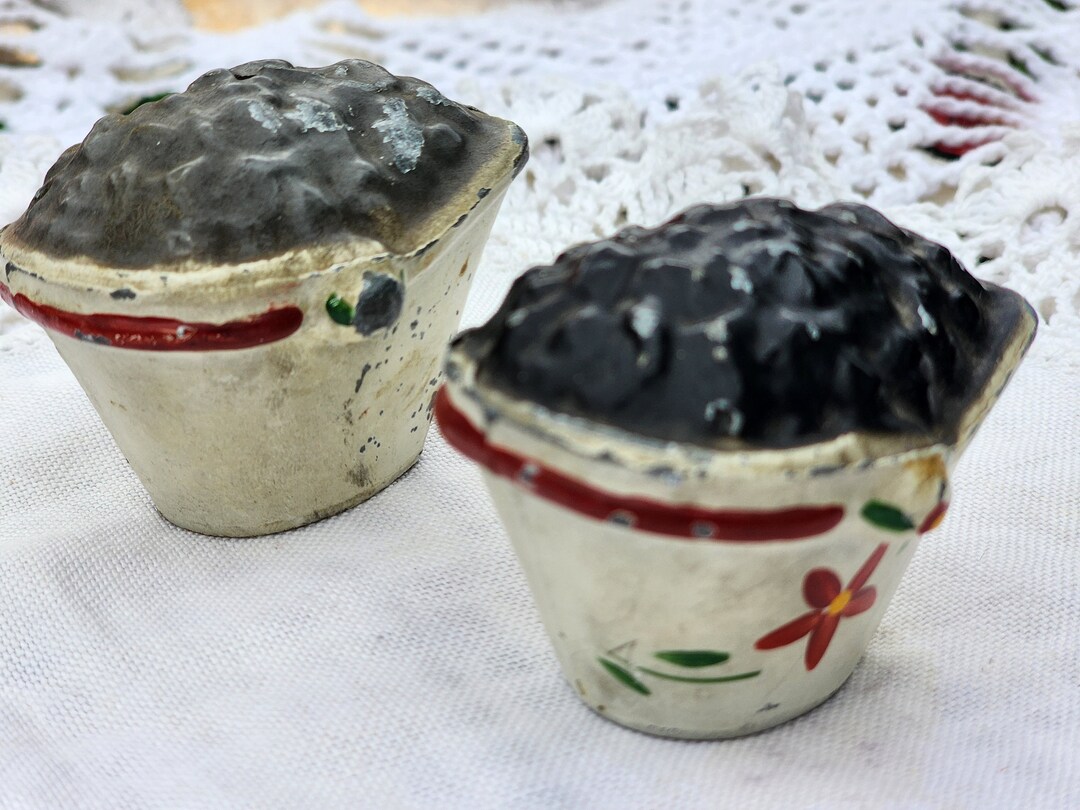 Cast Iron Coal Bucket Salt and Pepper Shakers - Etsy