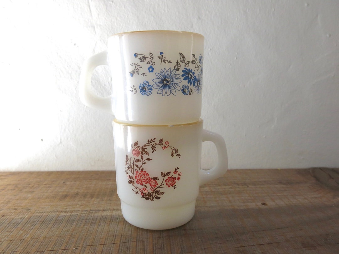 Termocrisa Two (2) Mismatched Vintage Pyrex Coffee, Tea or Hot ...