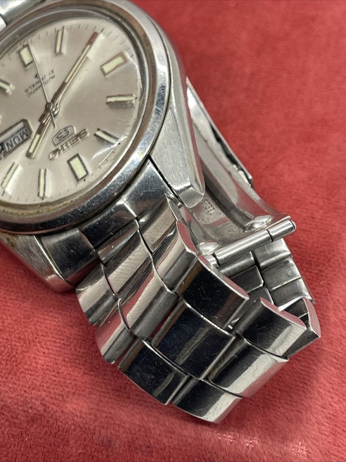 Vintage Seiko 5 Model 6119 8083 Men's Automatic 21 Jewel Wristwatch ...