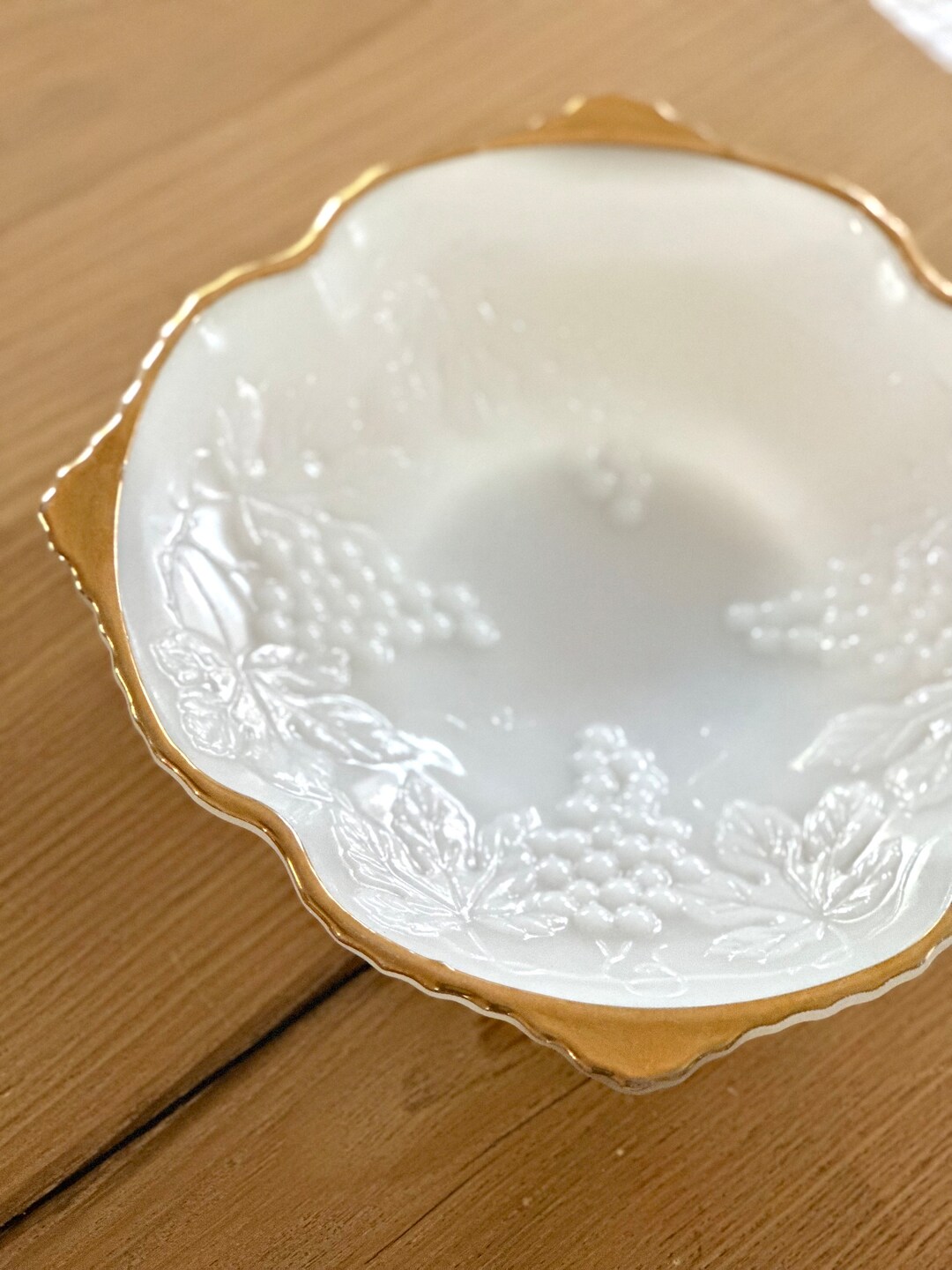 Anchor Hocking Milk Glass Vintage Gold Trim Bowl Pedestal Bowl Embossed ...