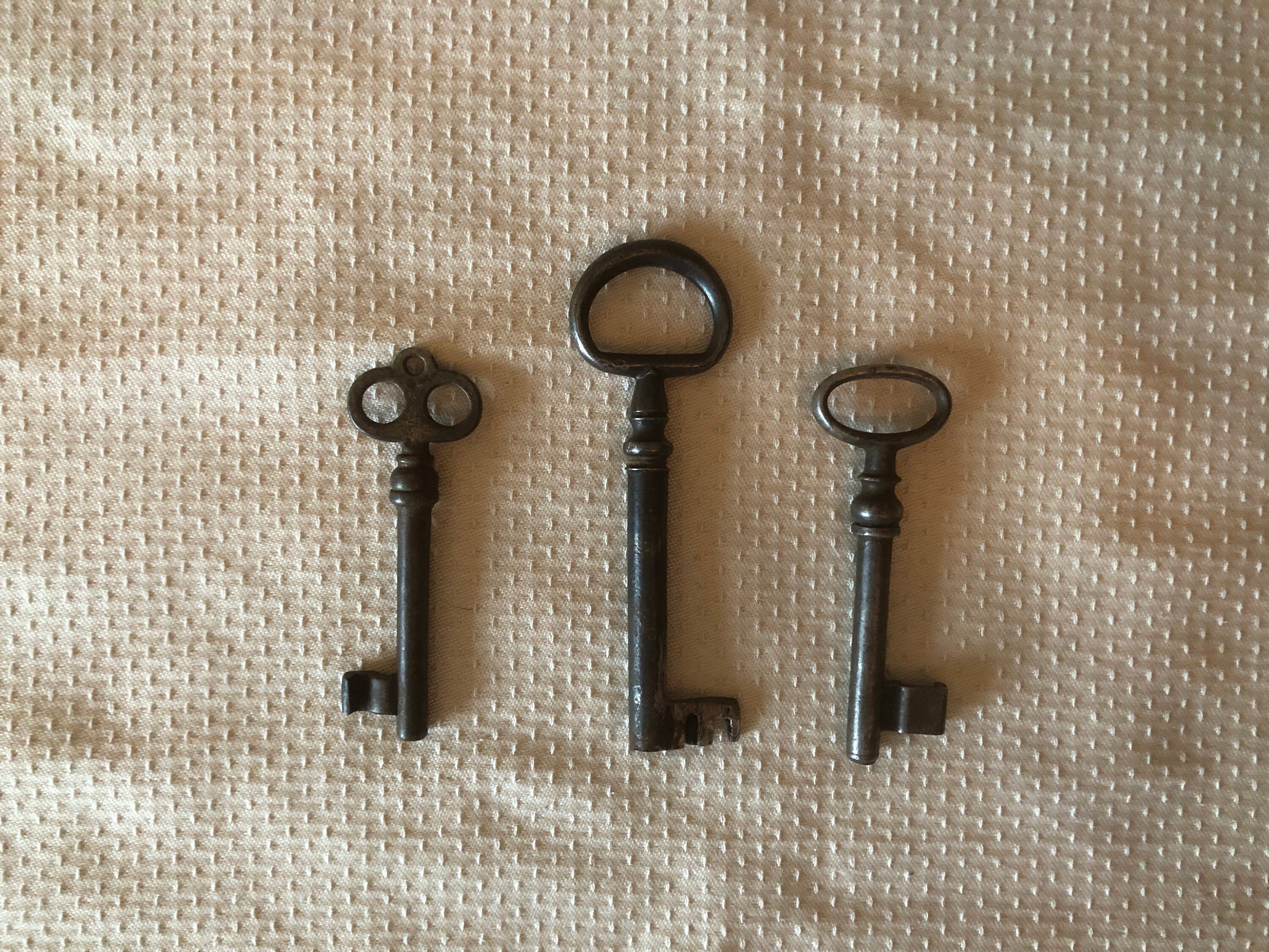 Set of 3 Antique Keys - Etsy