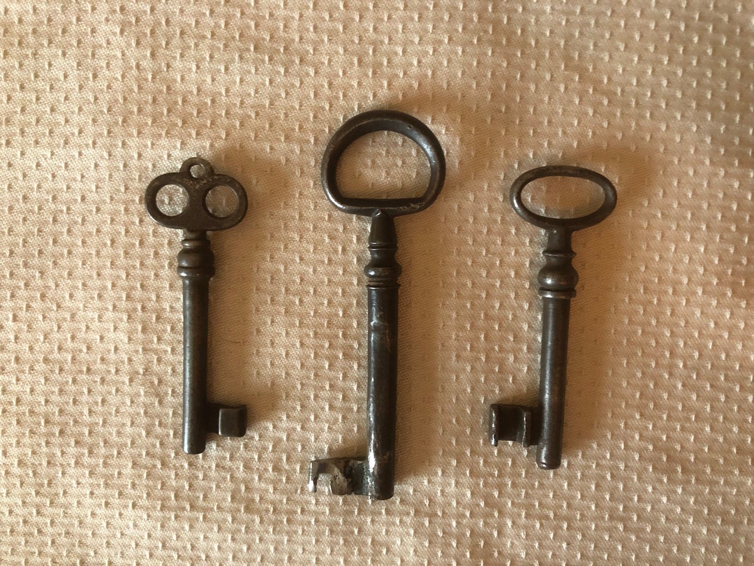 Set of 3 Antique Keys - Etsy