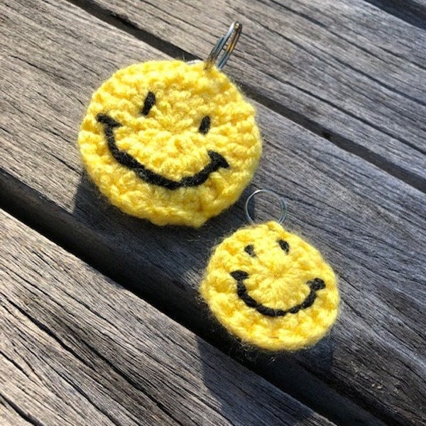 Crochet Smiley Face Keychain - Etsy