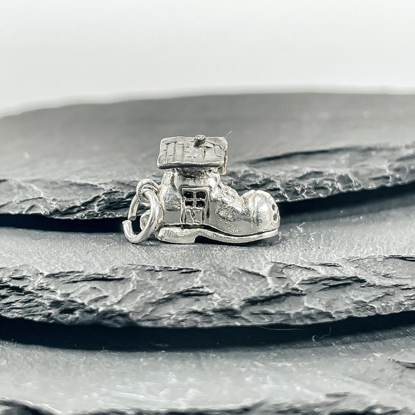 Boot House - Etsy UK