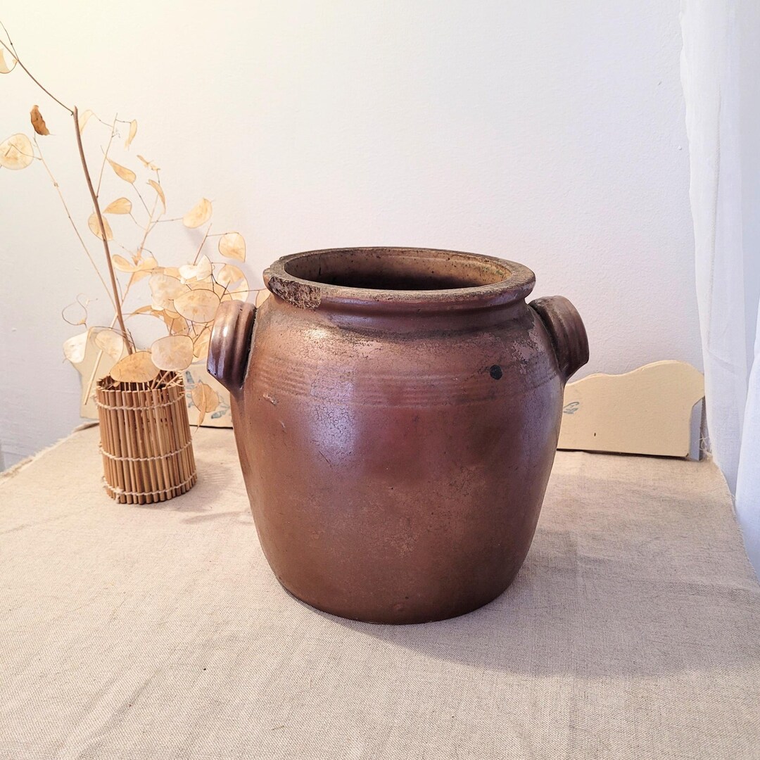 Vintage Jam Pot. Grease Pot in Glazed Ceramic. Typical Spinning Top ...