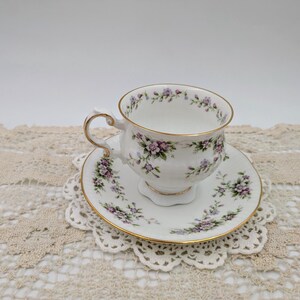 Vintage Elizabethan chantilly Fine Bone China Footed Tea Cup & Saucer ...