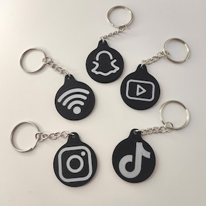 NFC Tag Keychain, Custom Link, Instagram, Tiktok, Wifi, Youtube ...