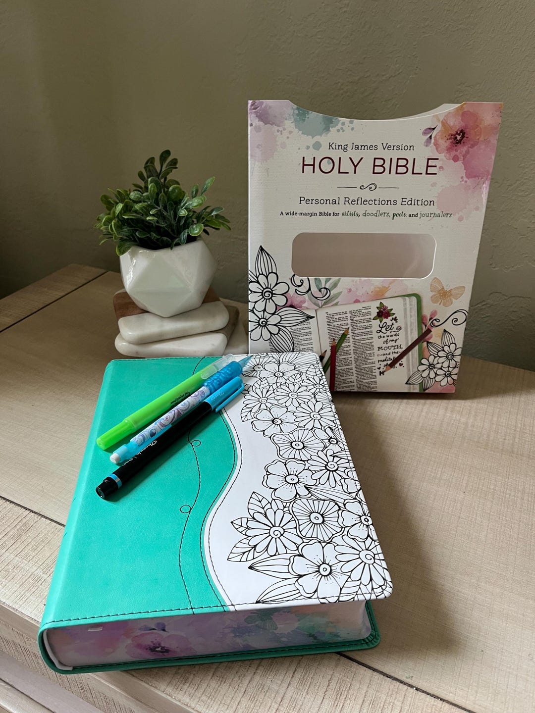 Personal Reflection Bible With Wide Margins for Artists, Doodlers and ...
