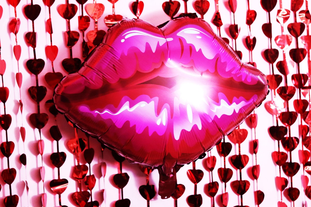Large Kiss Lips Mylar Party Balooon - 25" Big Lips Balloon Party Decor ...