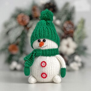 Snowman Knitting Pattern on Two Straight Knitting Needles for Christmas ...