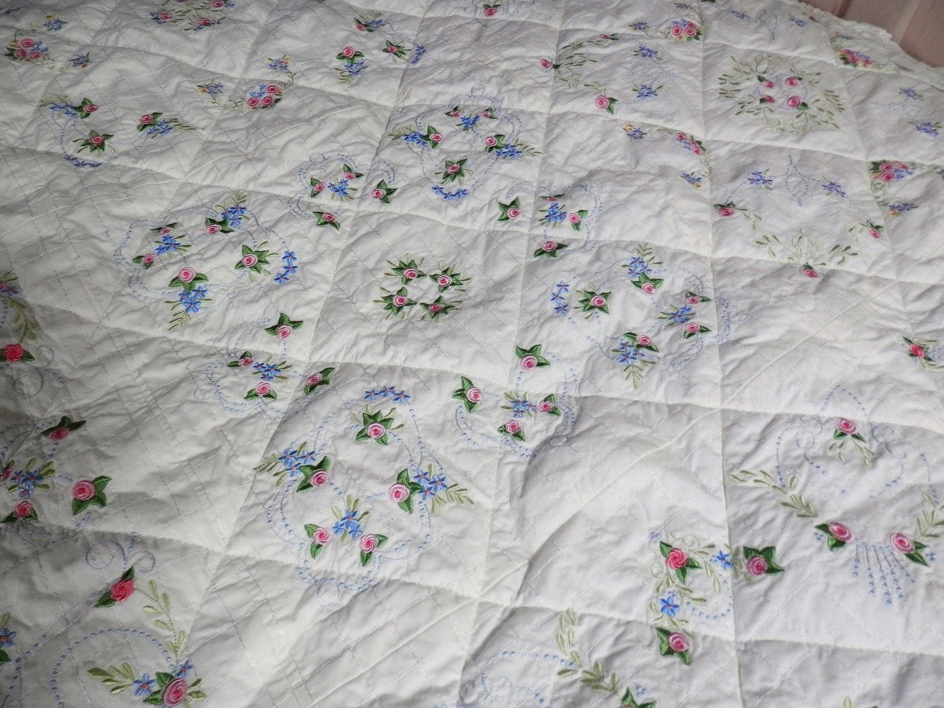 ANTIQUE Pearly ROSE QUILT Queen Size Embroidered Hand Made Heirloom One ...