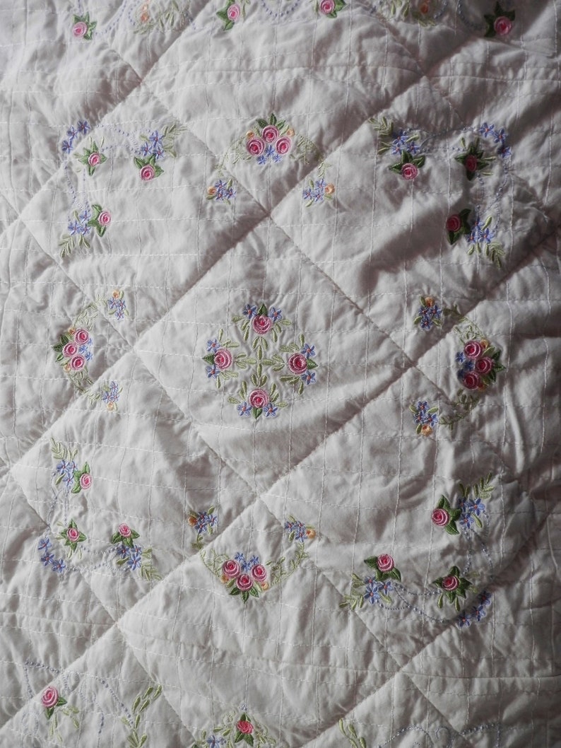 ANTIQUE Pearly ROSE QUILT Queen Size Embroidered Hand Made Heirloom One ...