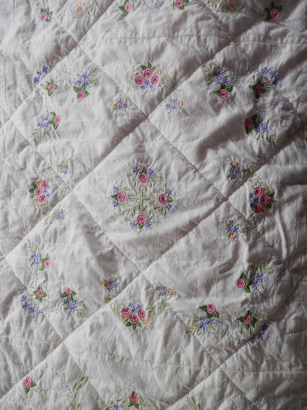 ANTIQUE Pearly ROSE QUILT Queen Size Embroidered Hand Made Heirloom One ...