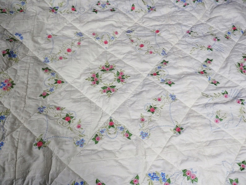 ANTIQUE Pearly ROSE QUILT Queen Size Embroidered Hand Made Heirloom One ...